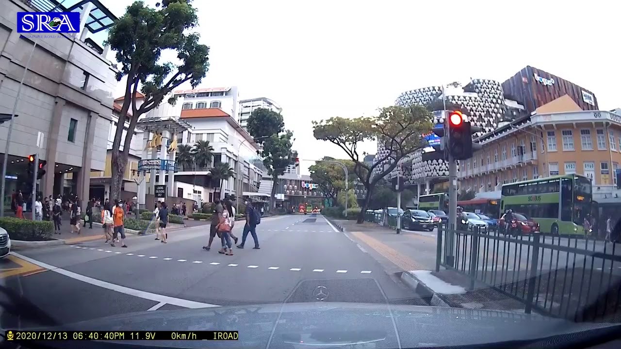 Mercs Driver Teach Pedestrian A Lesson - Singapore Road Accident